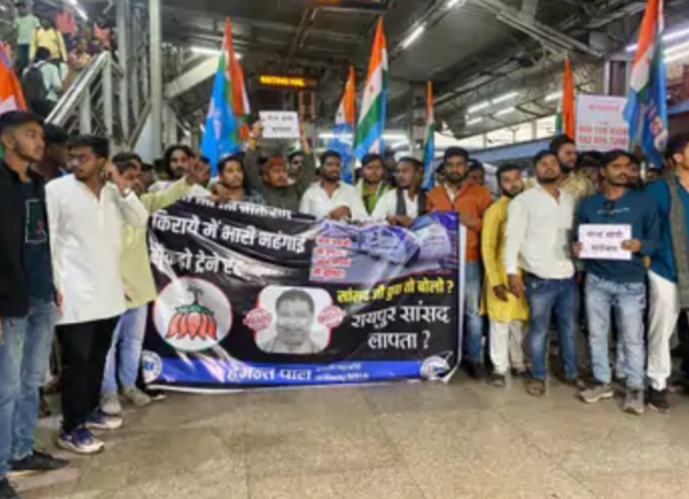 NSUI ने वंदे भारत ट्रेन में महंगे किराए को लेकर जताया विरोध... लोको ...